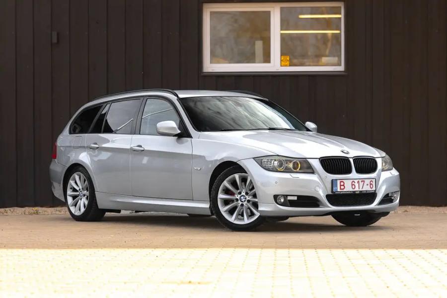Grey BMW 318 2012 in Jelgava, with an engine capacity of 2.00 L and mileage of 277 thousand km for 3900 €, photo 3 on AUTOMOTO.COM.LV