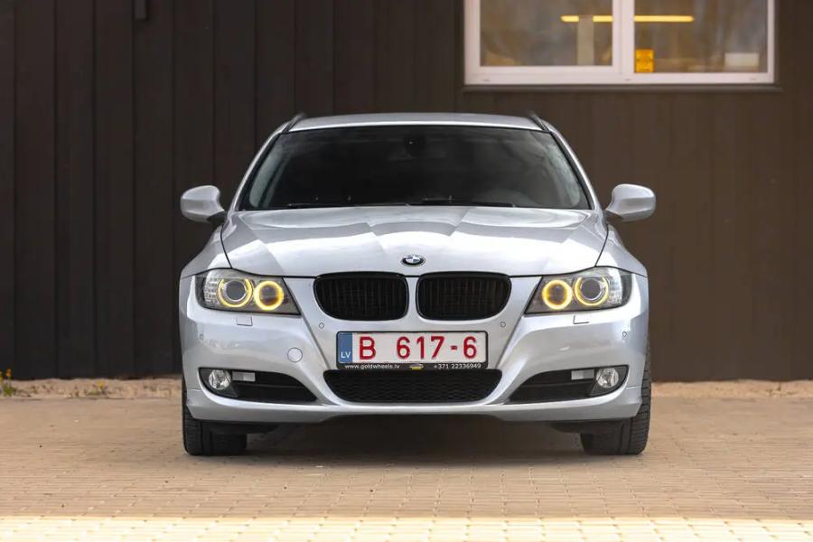 Grey BMW 318 2012 in Jelgava, with an engine capacity of 2.00 L and mileage of 277 thousand km for 3900 €, photo 4 on AUTOMOTO.COM.LV