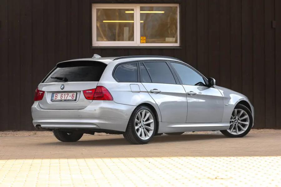Grey BMW 318 2012 in Jelgava, with an engine capacity of 2.00 L and mileage of 277 thousand km for 3900 €, photo 6 on AUTOMOTO.COM.LV