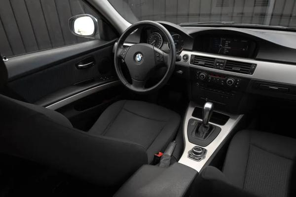 Pelēks BMW 318 2012 Jelgava, ar dzinēja tilpumu 2.00 L un nobraukumu 277 tūkst. km par 3900 €, foto 7 vietnē AUTOMOTO.COM.LV