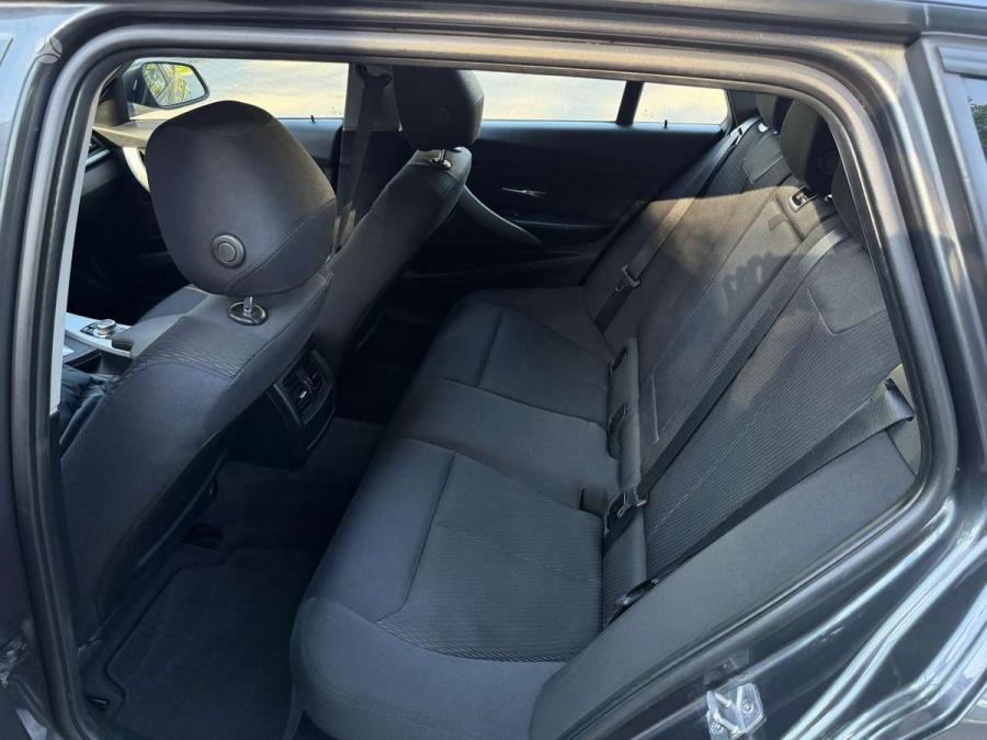 Grey BMW 318 2012 in Taurage, with an engine capacity of 2.00 L and mileage of 259 thousand km for 7700 €, photo 19 on AUTOMOTO.COM.LV