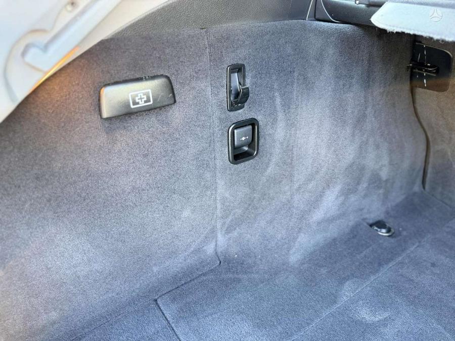 Grey BMW 318 2012 in Taurage, with an engine capacity of 2.00 L and mileage of 259 thousand km for 7700 €, photo 27 on AUTOMOTO.COM.LV