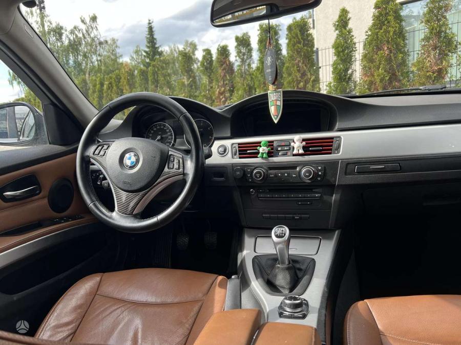Grey BMW 318 2012 in Kaunas, with an engine capacity of 2.00 L and mileage of 306 thousand km for 3300 €, photo 17 on AUTOMOTO.COM.LV