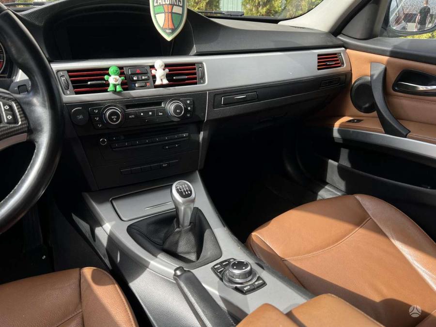 Grey BMW 318 2012 in Kaunas, with an engine capacity of 2.00 L and mileage of 306 thousand km for 3300 €, photo 18 on AUTOMOTO.COM.LV