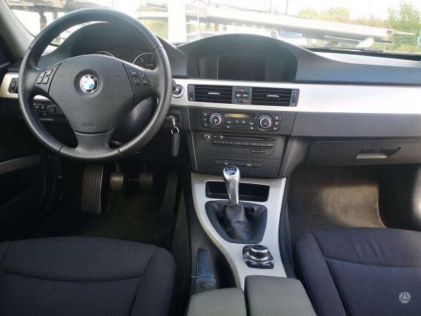 Grey BMW 318 2012 in Radviliskis, with an engine capacity of 2.00 L and mileage of 285 thousand km for 3750 €, photo 8 on AUTOMOTO.COM.LV