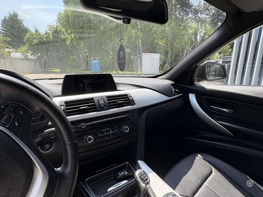Grey BMW 318 2013 in Kaunas, with an engine capacity of 2.00 L and mileage of 307 thousand km for 6350 €, photo 8 on AUTOMOTO.COM.LV
