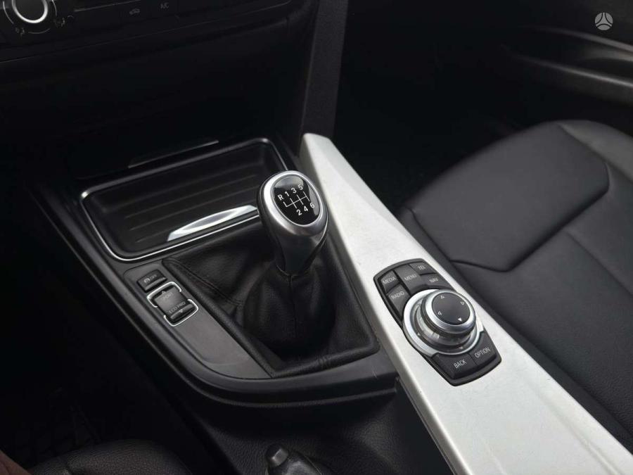 Grey BMW 318 2013 in Kaunas, with an engine capacity of 2.00 L and mileage of 307 thousand km for 7699 €, photo 15 on AUTOMOTO.COM.LV