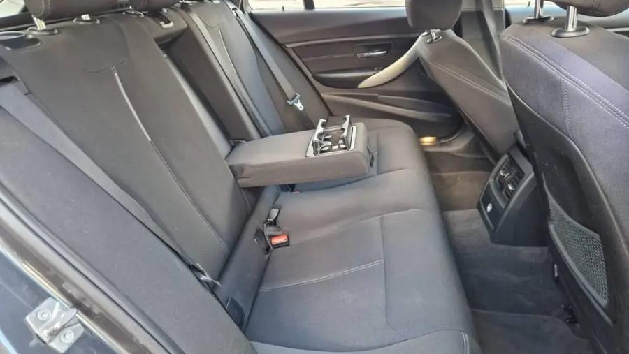 Pelēks BMW 318 2014 Rīga, ar dzinēja tilpumu 2.00 L un nobraukumu 314 tūkst. km par 6490 €, foto 9 vietnē AUTOMOTO.COM.LV