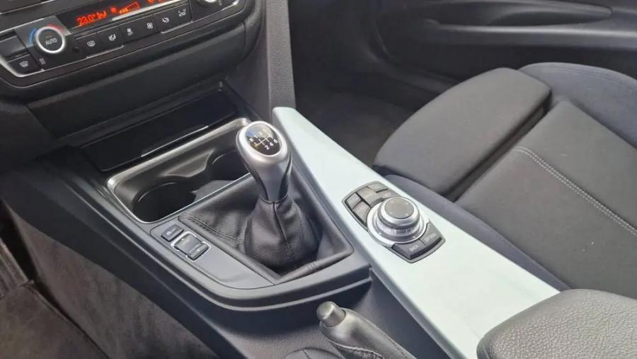 Pelēks BMW 318 2014 Rīga, ar dzinēja tilpumu 2.00 L un nobraukumu 314 tūkst. km par 6490 €, foto 15 vietnē AUTOMOTO.COM.LV