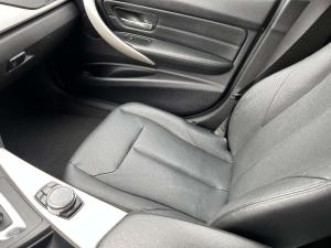 Grey BMW 318 2014 in Vilnius, with an engine capacity of 2.00 L and mileage of 293 thousand km for 6499 €, photo 31 on AUTOMOTO.COM.LV