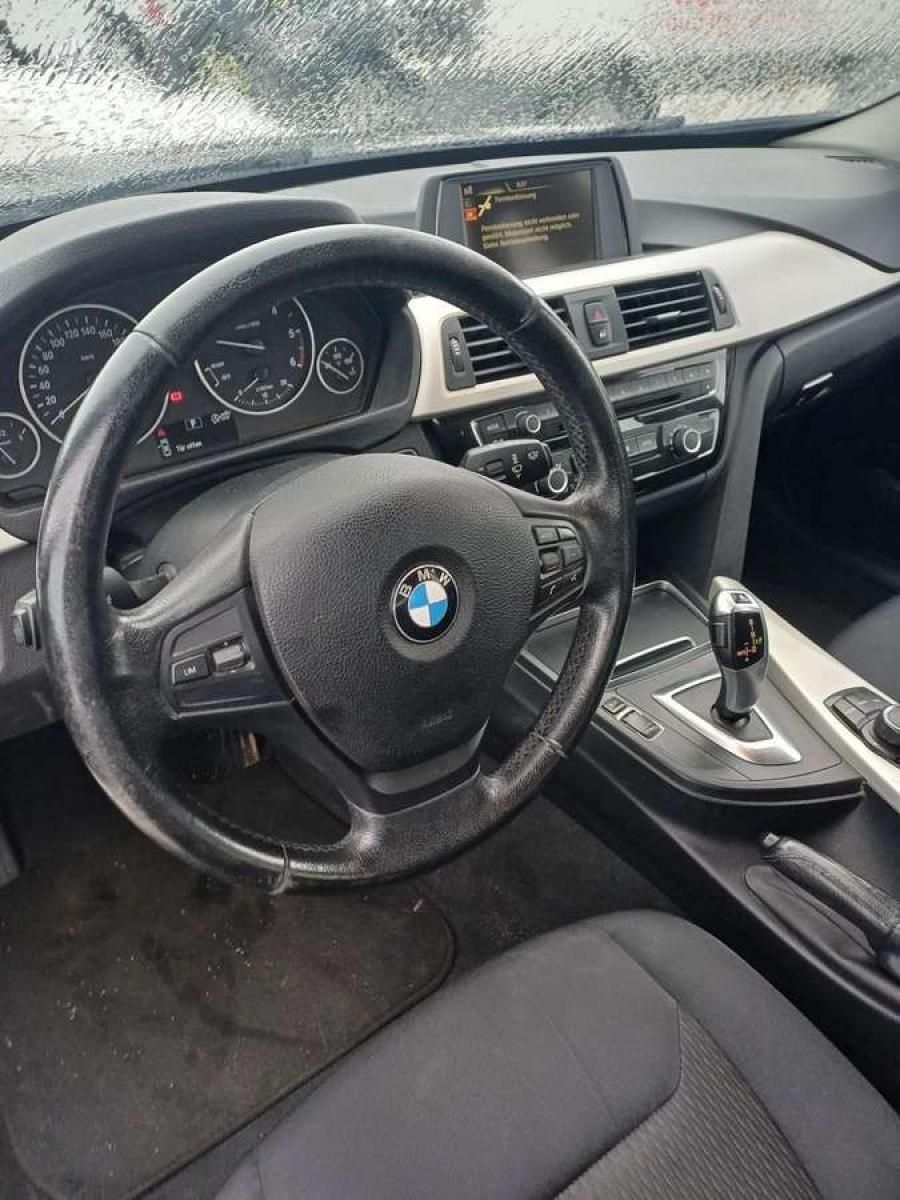 Grey BMW 318 2015 in Marijampole, with an engine capacity of 2.00 L and mileage of 403 thousand km for 5250 €, photo 4 on AUTOMOTO.COM.LV