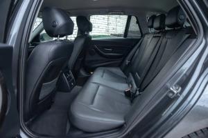Grey BMW 318 2015 in Liepaja, with an engine capacity of 2.00 L and mileage of 281 thousand km for 9950 €, photo 11 on AUTOMOTO.COM.LV