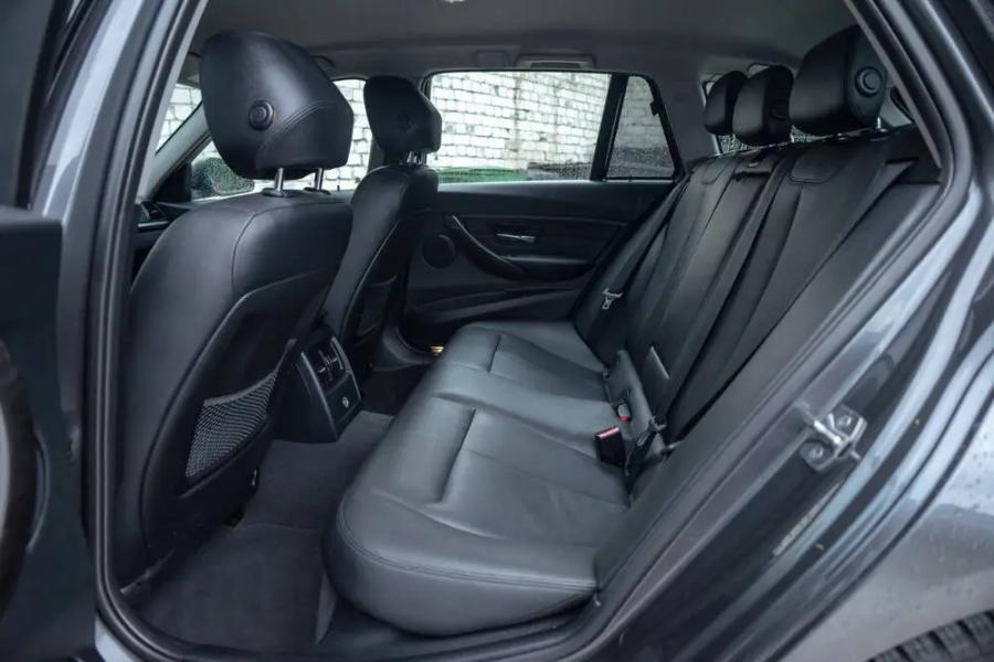 Grey BMW 318 2015 in Liepaja, with an engine capacity of 2.00 L and mileage of 281 thousand km for 9950 €, photo 11 on AUTOMOTO.COM.LV