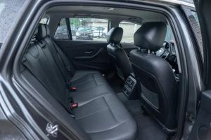 Grey BMW 318 2015 in Liepaja, with an engine capacity of 2.00 L and mileage of 281 thousand km for 9950 €, photo 13 on AUTOMOTO.COM.LV