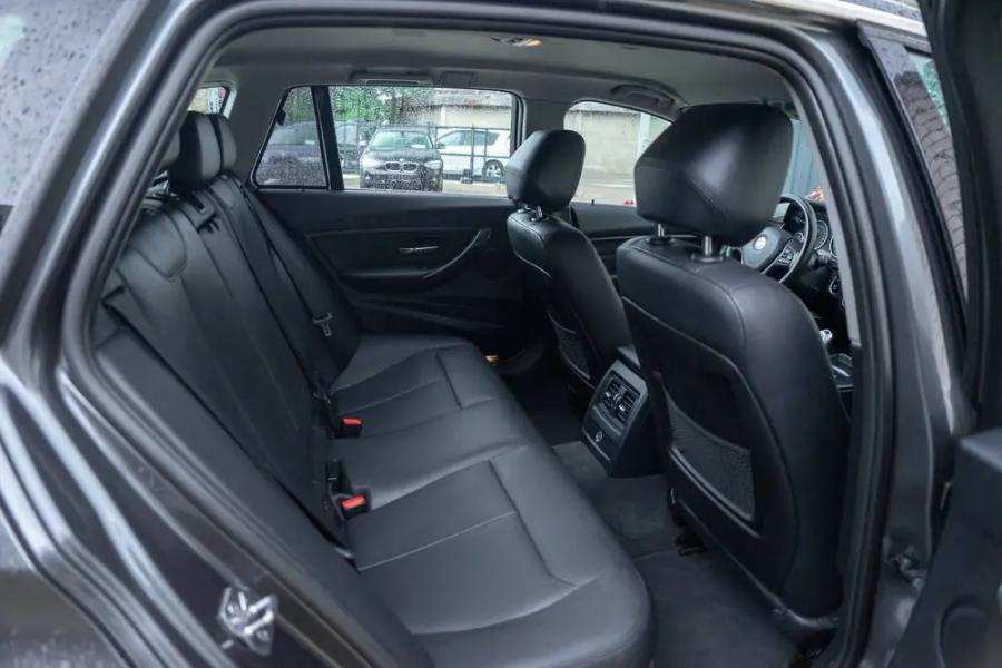 Grey BMW 318 2015 in Liepaja, with an engine capacity of 2.00 L and mileage of 281 thousand km for 9950 €, photo 13 on AUTOMOTO.COM.LV
