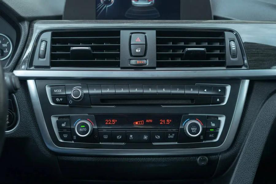 Grey BMW 318 2015 in Liepaja, with an engine capacity of 2.00 L and mileage of 281 thousand km for 9950 €, photo 16 on AUTOMOTO.COM.LV