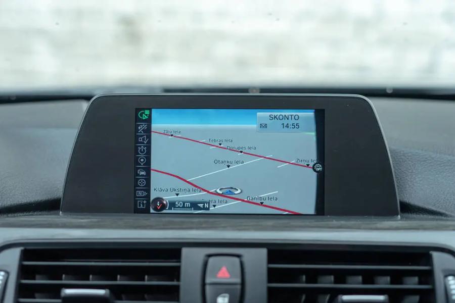 Grey BMW 318 2015 in Liepaja, with an engine capacity of 2.00 L and mileage of 281 thousand km for 9950 €, photo 22 on AUTOMOTO.COM.LV