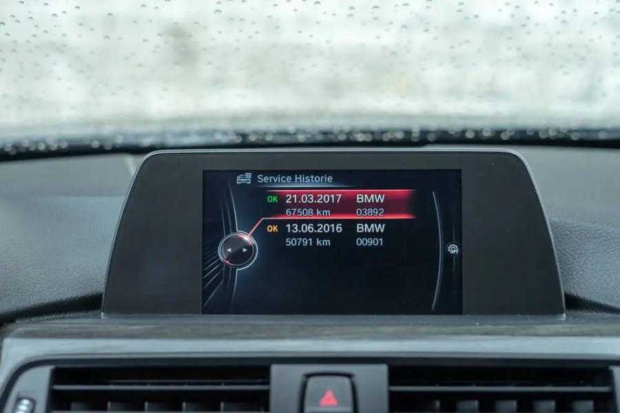Grey BMW 318 2015 in Liepaja, with an engine capacity of 2.00 L and mileage of 281 thousand km for 9950 €, photo 29 on AUTOMOTO.COM.LV