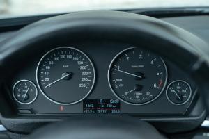 Grey BMW 318 2015 in Liepaja, with an engine capacity of 2.00 L and mileage of 281 thousand km for 9950 €, photo 8 on AUTOMOTO.COM.LV
