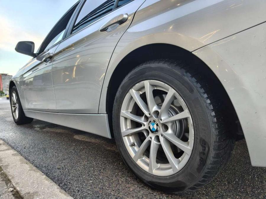Pelēks BMW 318 2016 Viļņa, ar dzinēja tilpumu 2.00 L un nobraukumu 312 tūkst. km par 5950 €, foto 22 vietnē AUTOMOTO.COM.LV