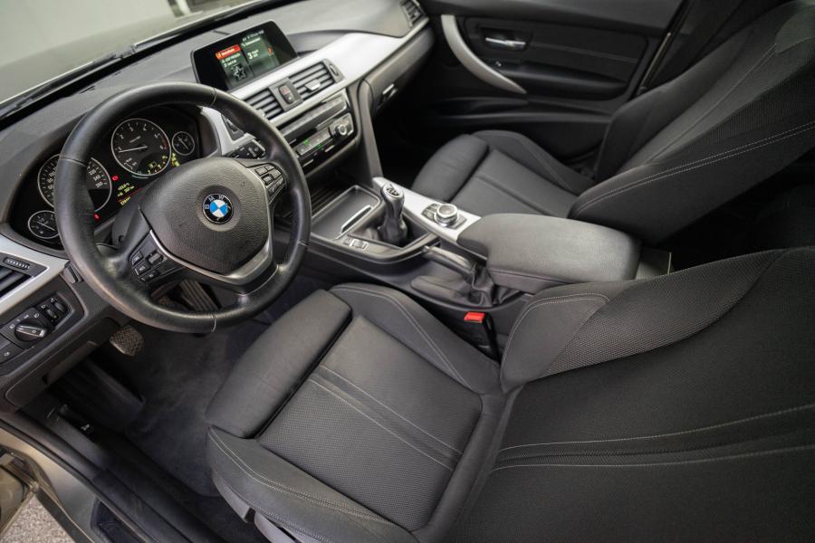 Pelēks BMW 318 2018 Rīga, ar dzinēja tilpumu 2.00 L un nobraukumu 278 tūkst. km par 10550 €, foto 12 vietnē AUTOMOTO.COM.LV