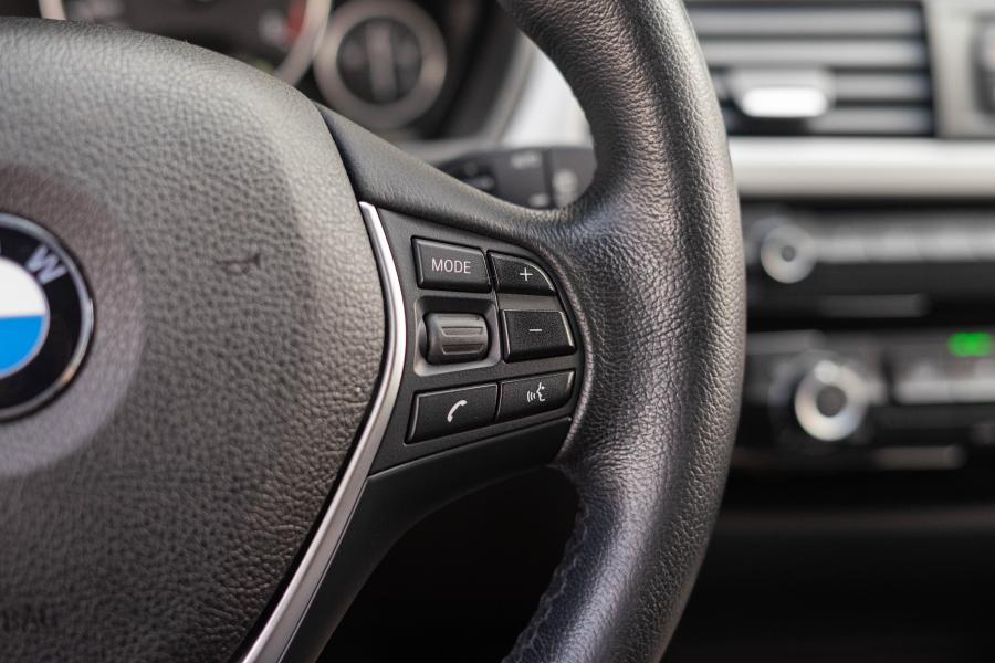 Pelēks BMW 318 2018 Rīga, ar dzinēja tilpumu 2.00 L un nobraukumu 278 tūkst. km par 10550 €, foto 18 vietnē AUTOMOTO.COM.LV