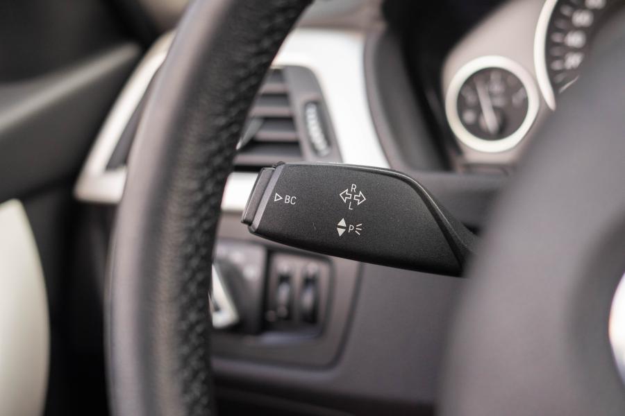 Pelēks BMW 318 2018 Rīga, ar dzinēja tilpumu 2.00 L un nobraukumu 278 tūkst. km par 10550 €, foto 19 vietnē AUTOMOTO.COM.LV