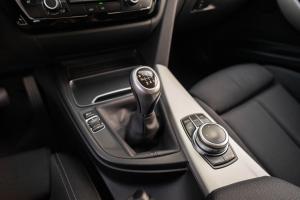 Pelēks BMW 318 2018 Rīga, ar dzinēja tilpumu 2.00 L un nobraukumu 278 tūkst. km par 10550 €, foto 24 vietnē AUTOMOTO.COM.LV