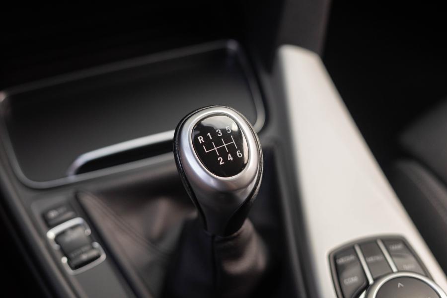 Pelēks BMW 318 2018 Rīga, ar dzinēja tilpumu 2.00 L un nobraukumu 278 tūkst. km par 10550 €, foto 26 vietnē AUTOMOTO.COM.LV