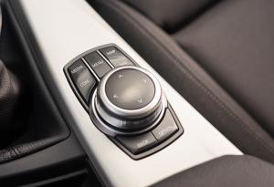 Pelēks BMW 318 2018 Rīga, ar dzinēja tilpumu 2.00 L un nobraukumu 278 tūkst. km par 10550 €, foto 27 vietnē AUTOMOTO.COM.LV