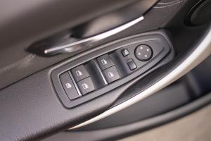 Pelēks BMW 318 2018 Rīga, ar dzinēja tilpumu 2.00 L un nobraukumu 278 tūkst. km par 10550 €, foto 28 vietnē AUTOMOTO.COM.LV