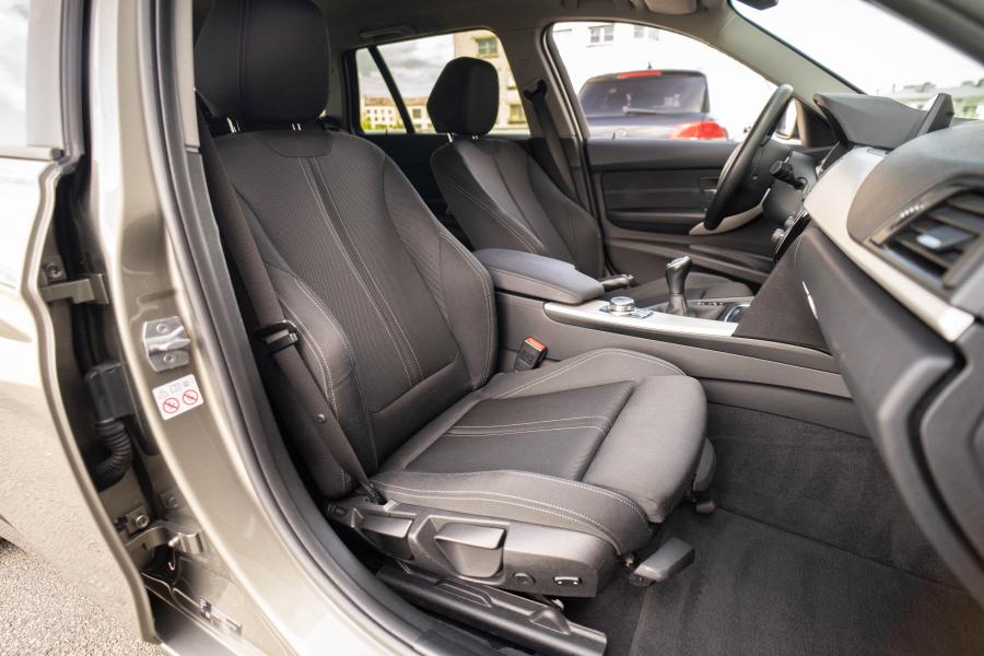 Pelēks BMW 318 2018 Rīga, ar dzinēja tilpumu 2.00 L un nobraukumu 278 tūkst. km par 10550 €, foto 30 vietnē AUTOMOTO.COM.LV