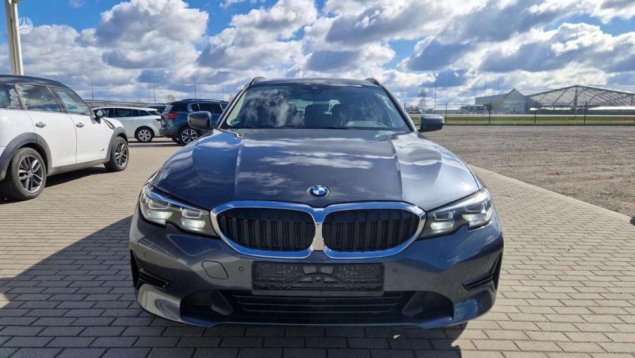 Grey BMW 318 2020 in Marijampole, with an engine capacity of 2.00 L and mileage of 160 thousand km for 15729 €, photo 7 on AUTOMOTO.COM.LV