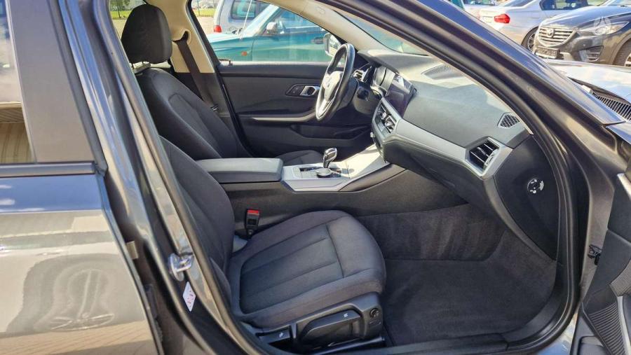 Grey BMW 318 2020 in Marijampole, with an engine capacity of 2.00 L and mileage of 160 thousand km for 15729 €, photo 9 on AUTOMOTO.COM.LV