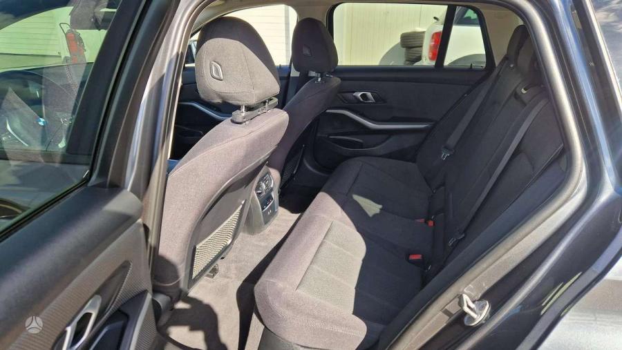 Grey BMW 318 2020 in Marijampole, with an engine capacity of 2.00 L and mileage of 160 thousand km for 15729 €, photo 17 on AUTOMOTO.COM.LV