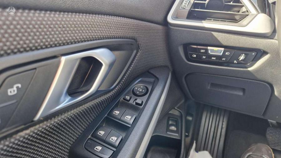 Grey BMW 318 2020 in Marijampole, with an engine capacity of 2.00 L and mileage of 160 thousand km for 15729 €, photo 25 on AUTOMOTO.COM.LV