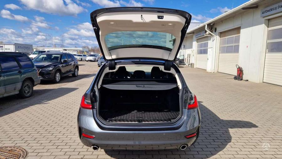 Grey BMW 318 2020 in Marijampole, with an engine capacity of 2.00 L and mileage of 160 thousand km for 15729 €, photo 29 on AUTOMOTO.COM.LV