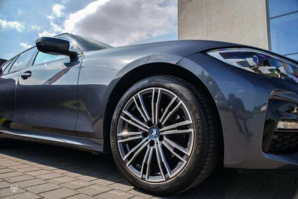 Grey BMW 318 2022 in Marijampole, with an engine capacity of 2.00 L and mileage of 127 thousand km for 21950 €, photo 6 on AUTOMOTO.COM.LV