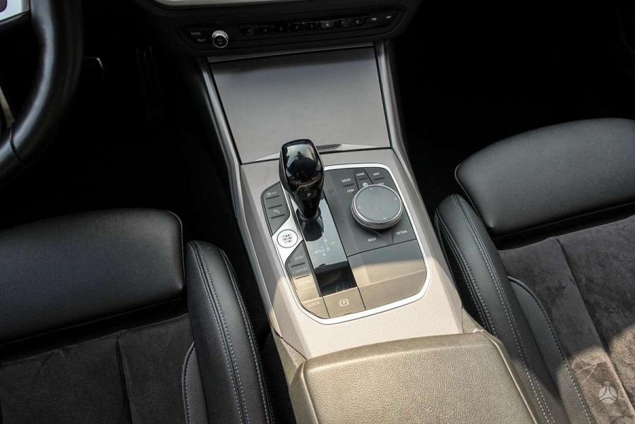 Grey BMW 318 2022 in Marijampole, with an engine capacity of 2.00 L and mileage of 127 thousand km for 21950 €, photo 22 on AUTOMOTO.COM.LV