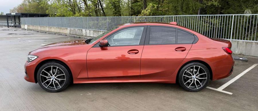 Orange BMW 318 2020 in Vilnius, with an engine capacity of 2.00 L and mileage of 149 thousand km for 17499 €, photo 3 on AUTOMOTO.COM.LV
