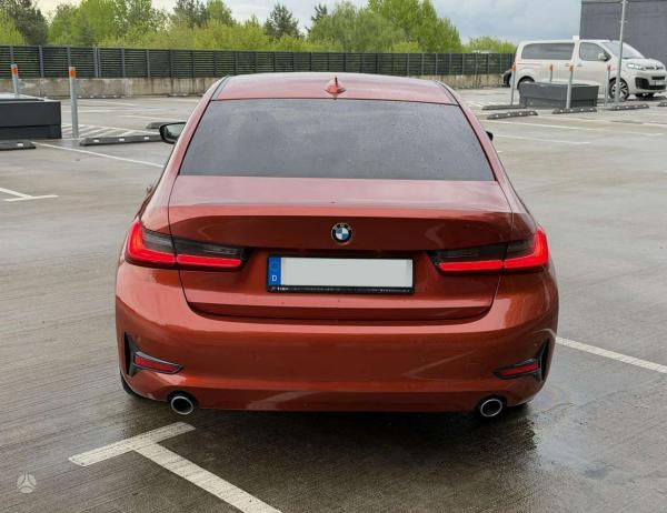 Orange BMW 318 2020 in Vilnius, with an engine capacity of 2.00 L and mileage of 149 thousand km for 17499 €, photo 4 on AUTOMOTO.COM.LV