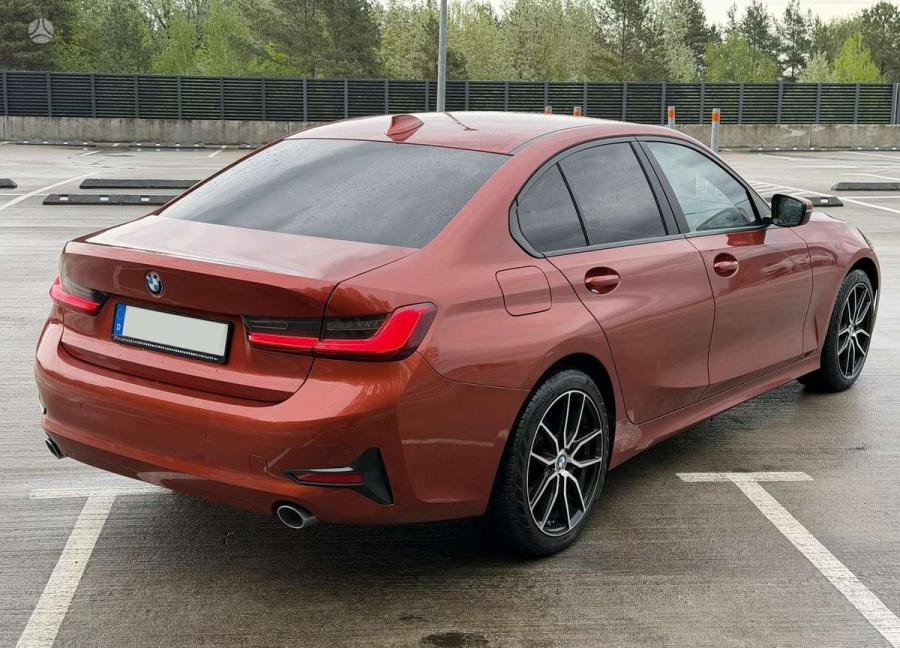 Orange BMW 318 2020 in Vilnius, with an engine capacity of 2.00 L and mileage of 149 thousand km for 17499 €, photo 6 on AUTOMOTO.COM.LV