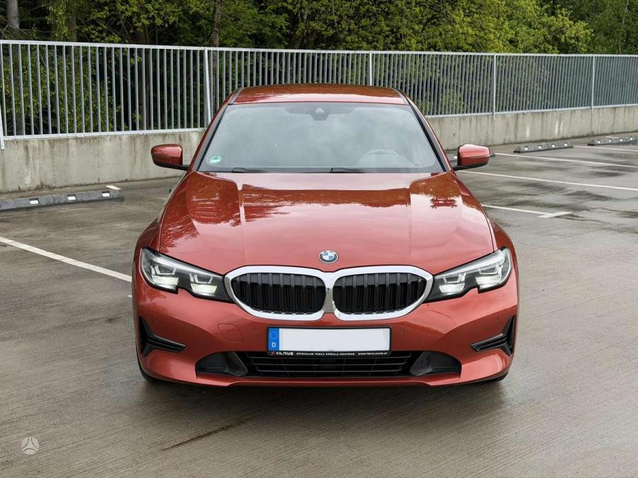 Orange BMW 318 2020 in Vilnius, with an engine capacity of 2.00 L and mileage of 149 thousand km for 17499 €, photo 9 on AUTOMOTO.COM.LV