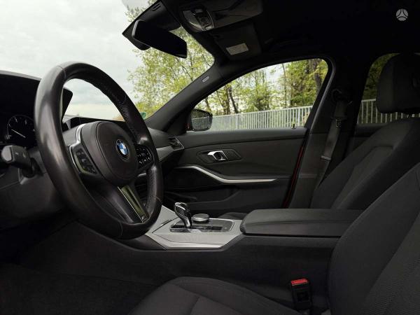 Orange BMW 318 2020 in Vilnius, with an engine capacity of 2.00 L and mileage of 149 thousand km for 17499 €, photo 9 on AUTOMOTO.COM.LV