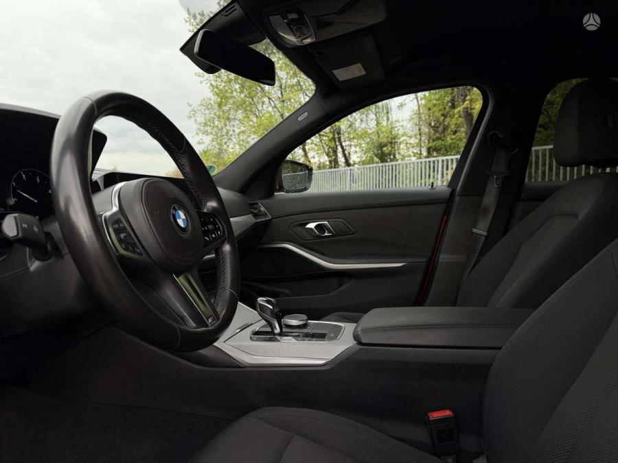 Orange BMW 318 2020 in Vilnius, with an engine capacity of 2.00 L and mileage of 149 thousand km for 17499 €, photo 10 on AUTOMOTO.COM.LV