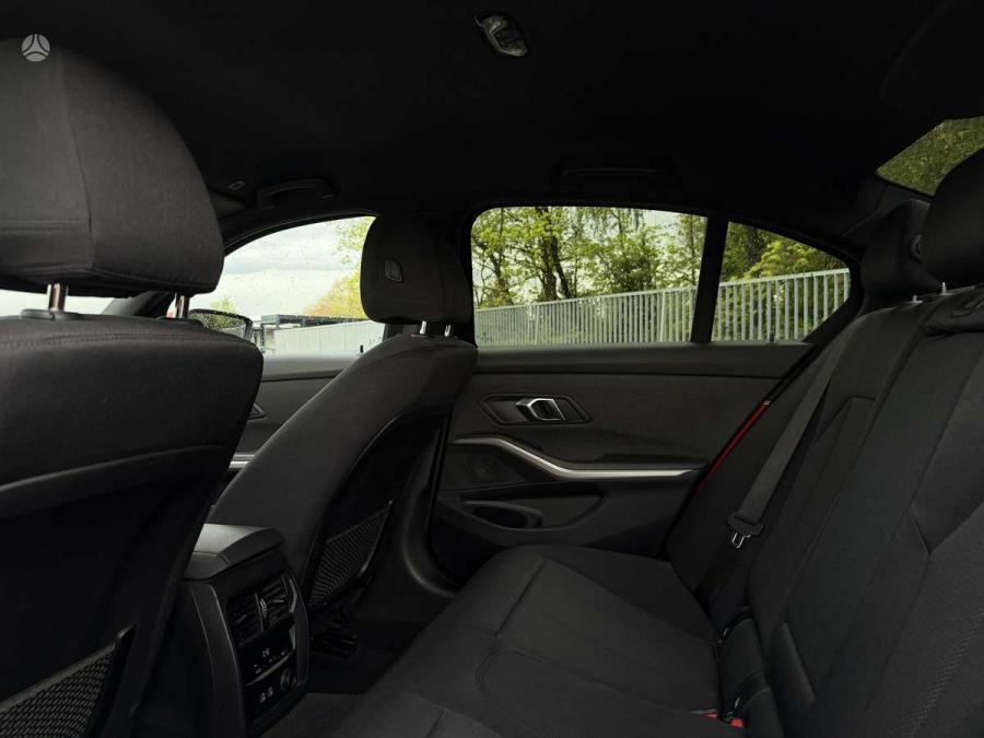 Orange BMW 318 2020 in Vilnius, with an engine capacity of 2.00 L and mileage of 149 thousand km for 17499 €, photo 12 on AUTOMOTO.COM.LV