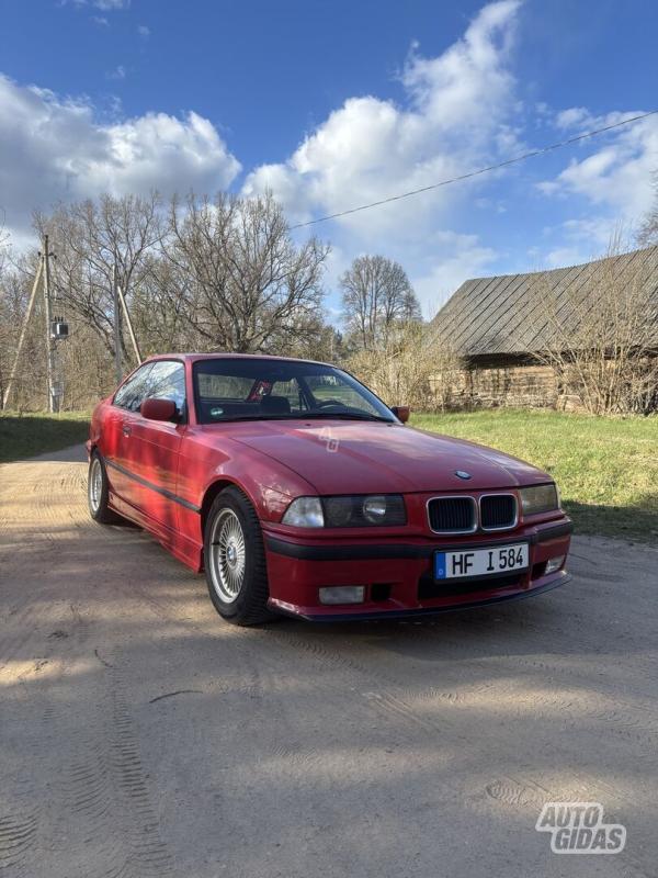 Red BMW 318 1993 in Moletai, with an engine capacity of 1.80 L and mileage of 262 thousand km for 2950 €, photo 2 on AUTOMOTO.COM.LV