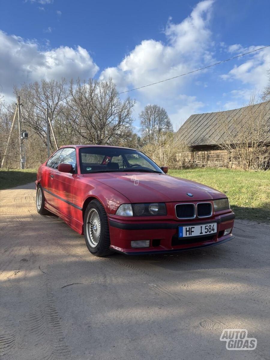 Red BMW 318 1993 in Moletai, with an engine capacity of 1.80 L and mileage of 262 thousand km for 2950 €, photo 3 on AUTOMOTO.COM.LV