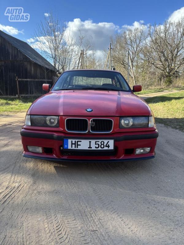 Red BMW 318 1993 in Moletai, with an engine capacity of 1.80 L and mileage of 262 thousand km for 2950 €, photo 3 on AUTOMOTO.COM.LV