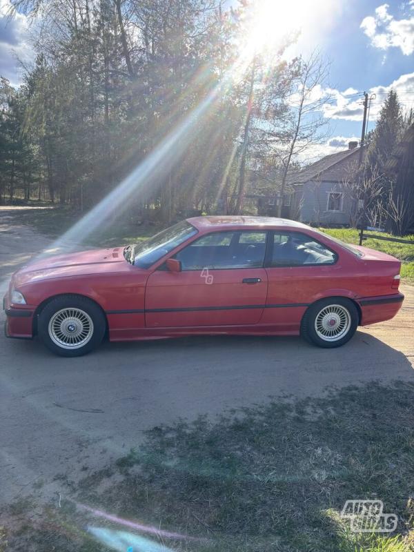 Red BMW 318 1993 in Moletai, with an engine capacity of 1.80 L and mileage of 262 thousand km for 2950 €, photo 4 on AUTOMOTO.COM.LV